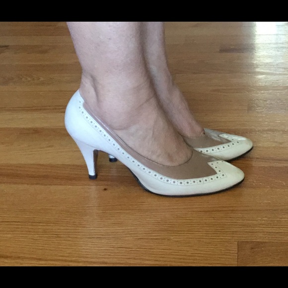 Robert Evans | Shoes | Vtg Taupe White Womens Leather Spectator Pumps 6 ...